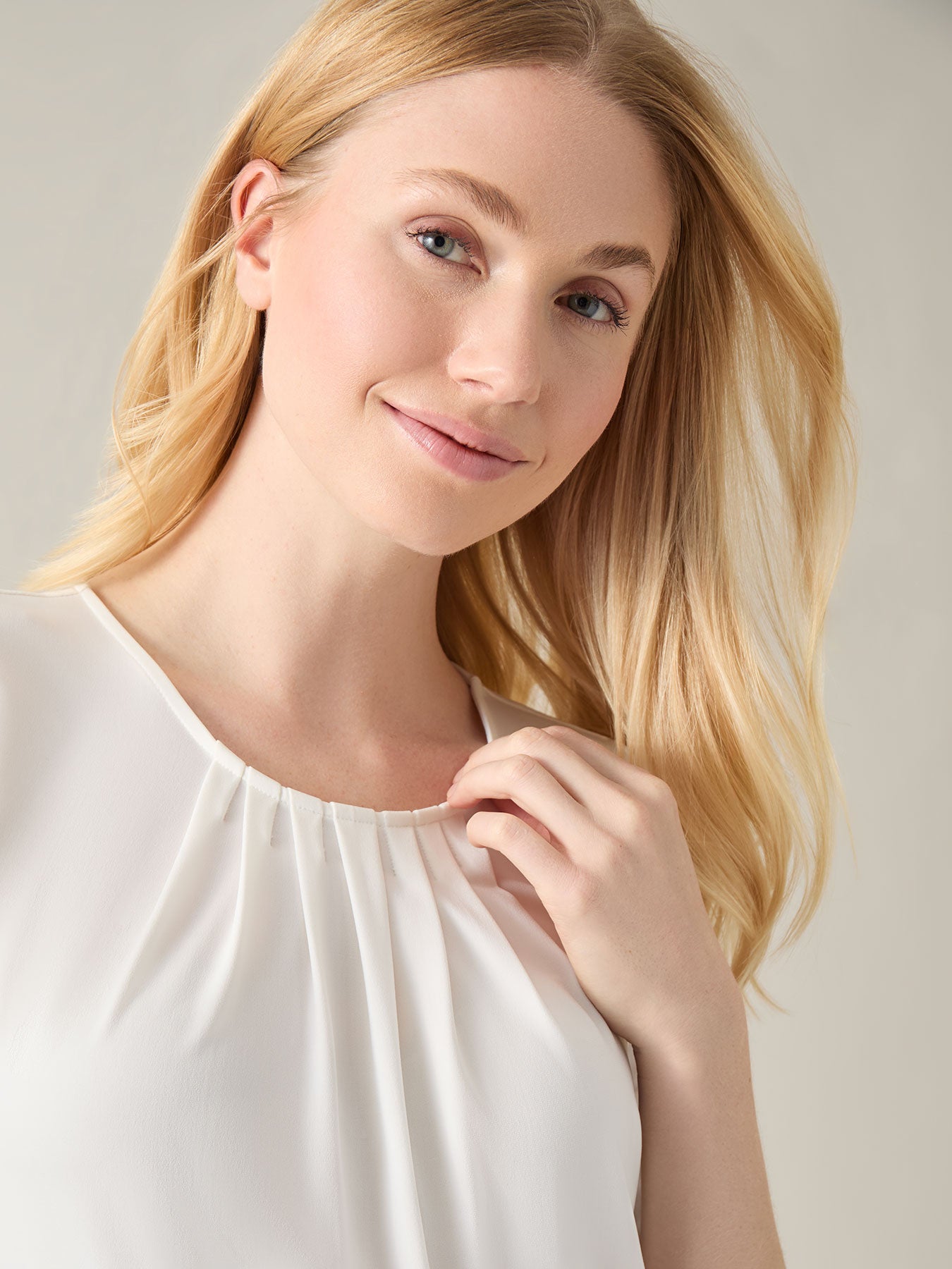 Plus Sleeveless Knot Front Top